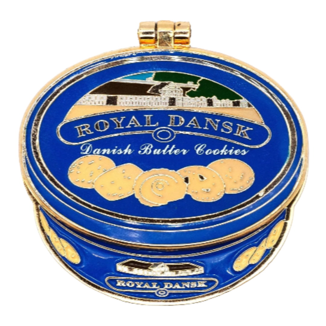 Grandma's Sewing Kit Pin دبوس علبة خياطة يدتي - The Pin Store
